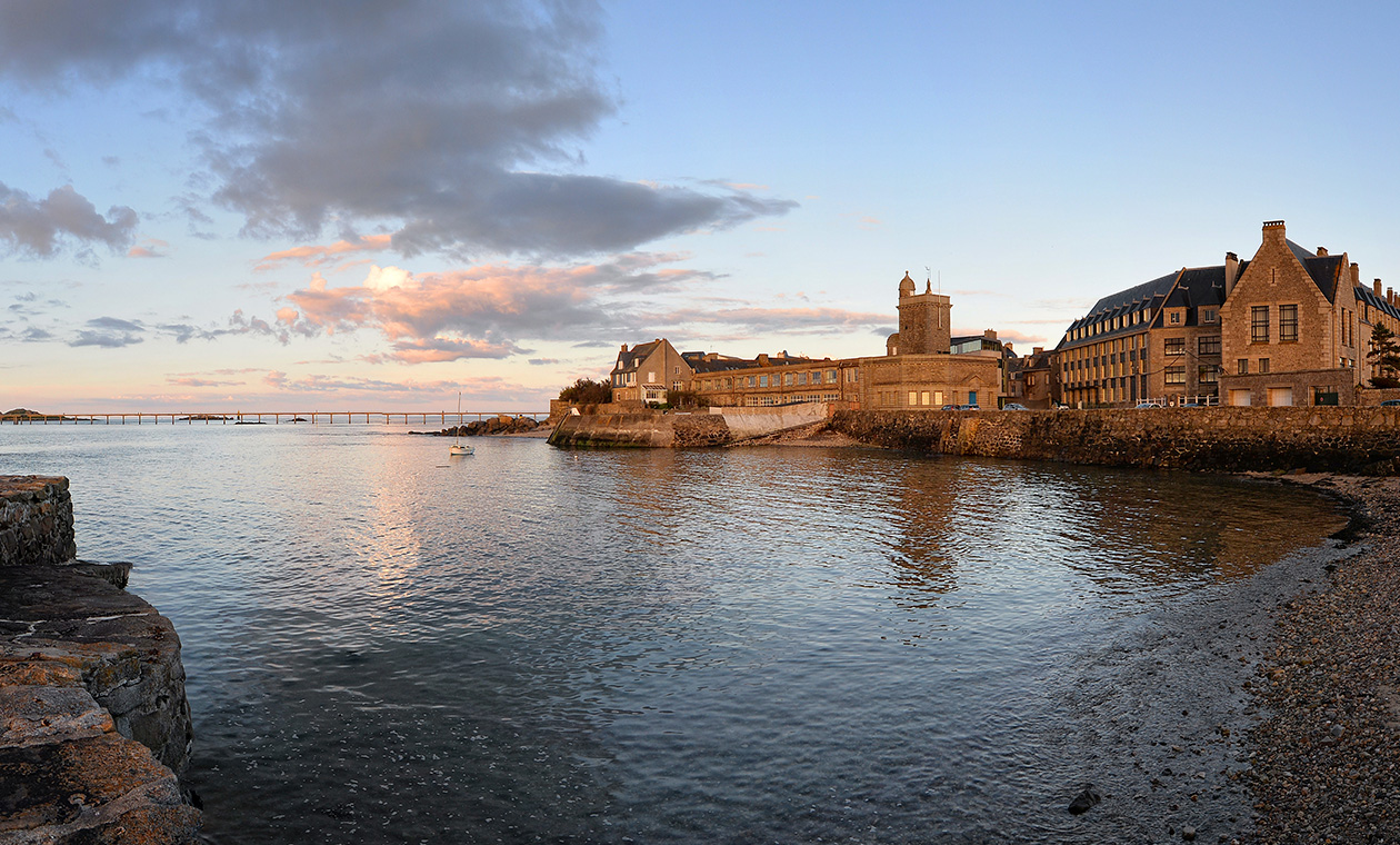 Roscoff : 150 ans de recherches, les pieds dans l’eau | Espace des sciences